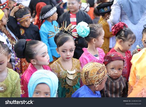 Indonesian Couples Wearing Indonesian Traditional Clo