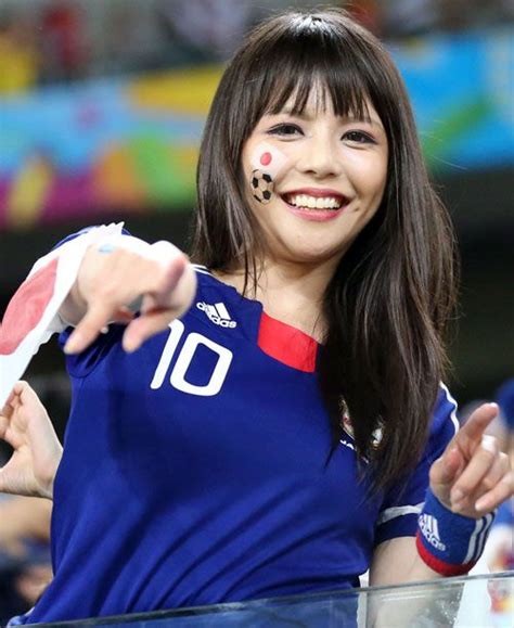 試合前に盛り上がる日本の美女サポーター 美女 写真特集 ブラジルw杯特集 美女サポーター サポーター ワールドカップサッカー