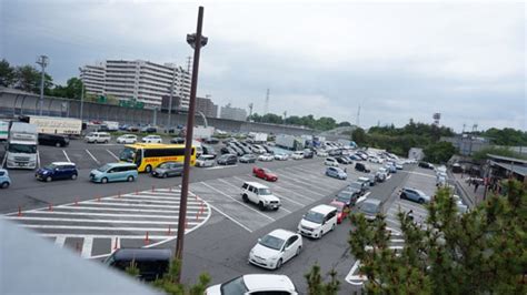 高速道路のサービスエリアやパーキングエリアの駐車場が斜めである理由
