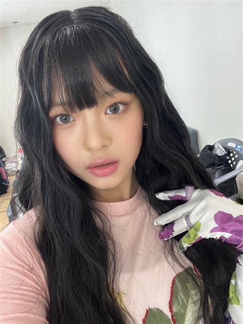Hanni New Jeans Selca Kpop Girl Groups Korean Girl Groups Kpop Girls