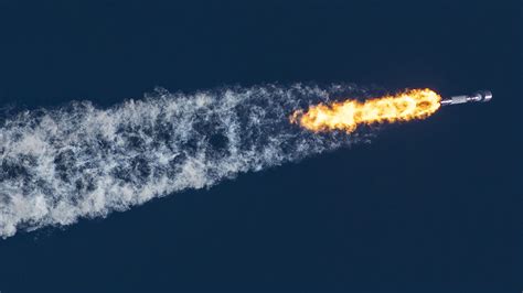 Spacexs Uncrewed Giant Rocket Explodes Minutes After Launch From Texas