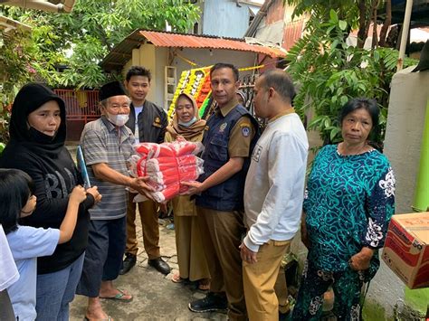 11 Rumah Terbakar Di Maccini Makassar Dinsos Dan Bpbd Sulsel Salurkan