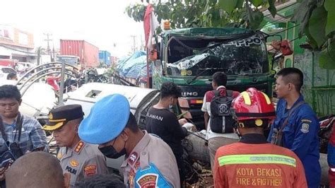 Goriau Kecelakaan Maut Di Bekasi 11 Orang Tewas