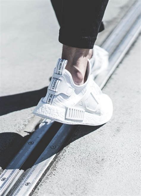38 Outfits With Sneakers To Effortlessly Look Good Nike Shoes Women