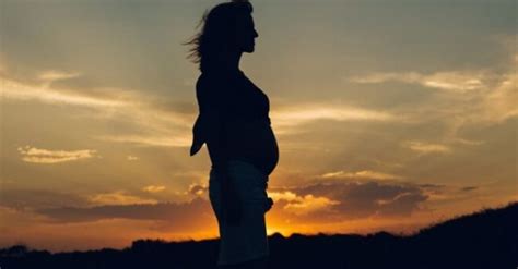 Mitos Ibu Hamil Tidak Boleh Keluar Magrib Ini Penjelasannya