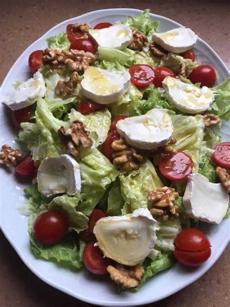 Ensalada De Tomate Cherry Queso De Cabra Y Nueces Con Vinagreta De