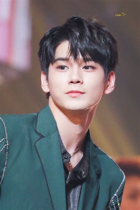 Wanna One Ong Seong Woo Seongwoo Wannaone Ong Seongwoo Ong