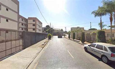 Polícia Procura Por Suspeito Que Caminhava Exibindo Cabeça De Homem Em