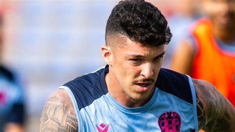 Capa Se Entrena Por Primera Vez Con El Levante Superdeporte