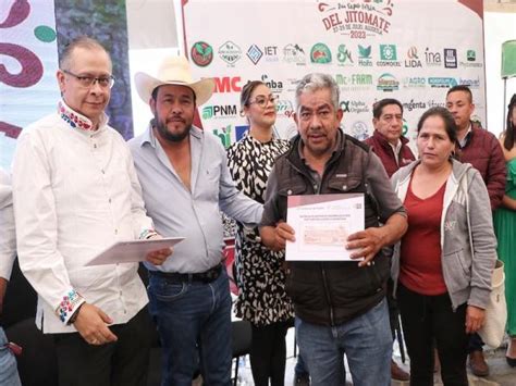 En Aquixtla Sdr Entrega Cheques De Indemnización Y De Microcréditos A