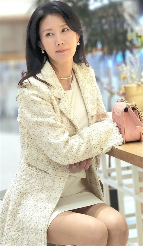ボード「クイック保存」のピン おしゃれな女性 女性スーツ 女性 ミニスカート