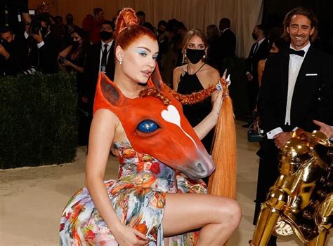 Met Gala Voici Les Looks Les Plus Fous Du Tapis Rouge My Xxx Hot Girl