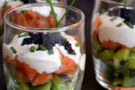 Verrines Kiwis Et Saumon Fumé Fromage Frais à La Ciboulette