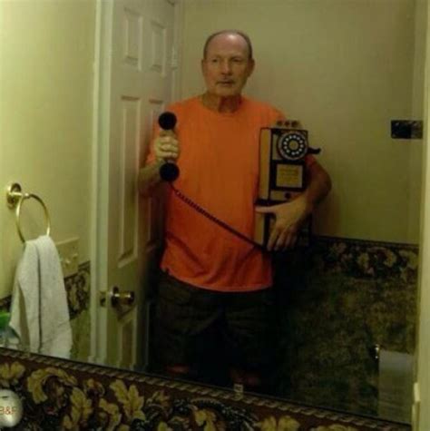 People Who Took Selfies At Totally Awkward Moments 47 Photos Klyker Com