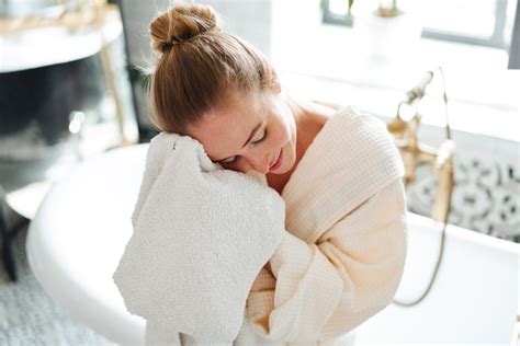 Heres How Often You Should Really Shower Say Doctors The Healthy