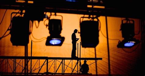5 reasons all actors should do stage crew