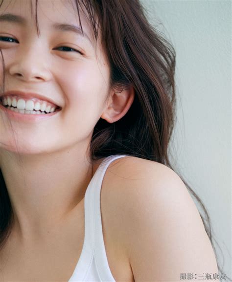 『seventeen』専属モデルの久間田琳加 ファースト写真集とスタイルブック同時に発売 Universal Press（ユニバーサルプレス）