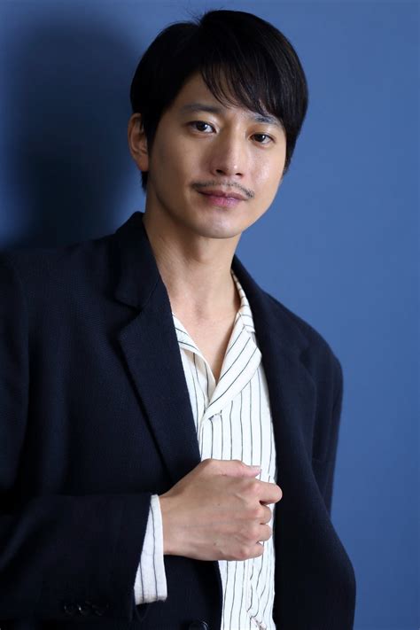 （写真）向井理、『パリピ孔明』孔明役にプレッシャー 一筋縄ではいかない役続くもコメディに意欲 ドラマ インタビュー ｜クランクイン！