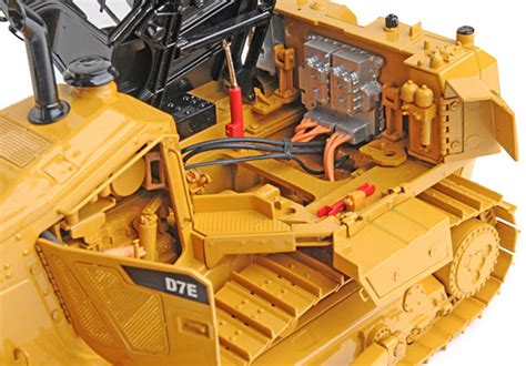 1 24 Cat® D7e Track Type Tractor Die Cast Classic Construction Models
