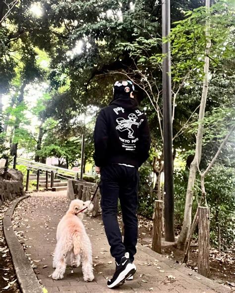 設楽洋さんのインスタグラム写真 設楽洋instagram 「kellyと公園散歩…いい日だね 😊🐶 Kelly 愛犬と散歩