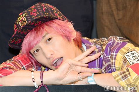 画像1 10 Exit兼近大樹、インスタライブでファンと衣装決め「企画が天才」「衣装選べるなんて最高」の声 モデルプレス