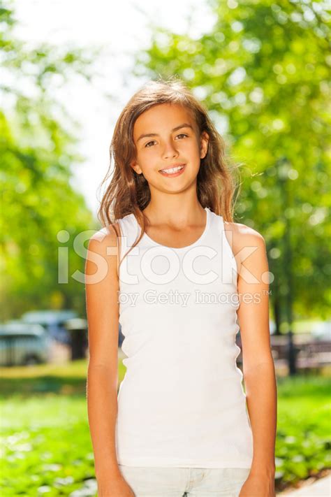 Foto De Stock Retrato De Niña Adolescente Feliz En El Parque Libre De