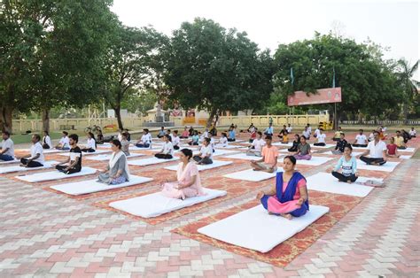 रीढ़ की हड्डी की बीमारी दूर करता है लोलक आसन जय सिंह योग सप्ताह के