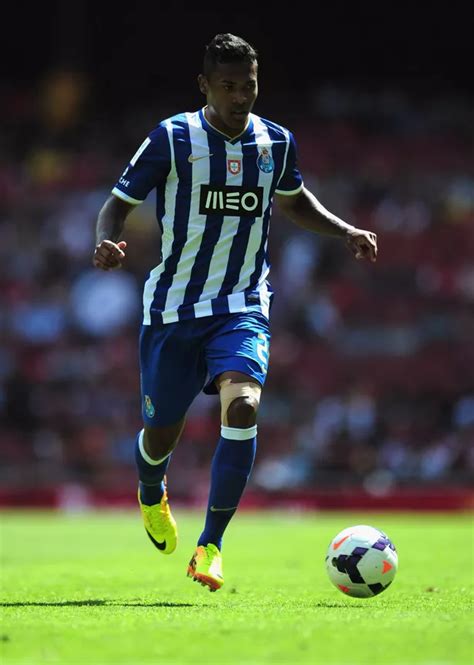Who Is Alex Sandro Manchester United Transfer Target In Profile