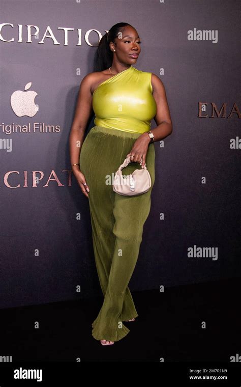 Shani Jamilah Poses For Photographers Upon Arrival For The Premiere Of