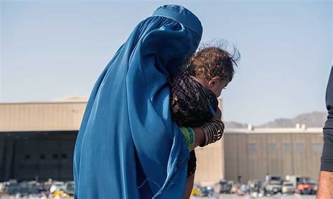Mujeres Afganas Se Manifiestan Por Sus Derechos Bajo El Régimen Talibán