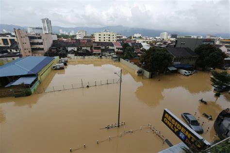 Terkandas Dalam Banjir Ketika Memandu Ini 9 Perkara Yang Korang Perlu