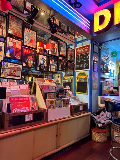 Elvis Diner Vinyl 1950s Vintage Aesthetic Restaurant Instagram Ideas