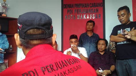 Kader Pdip Demo Minta Megawati Pilih Danny Pomanto Di Pilwalkot