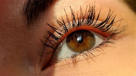 How To Make Your Eyelashes Longer And Darker Without Mascara