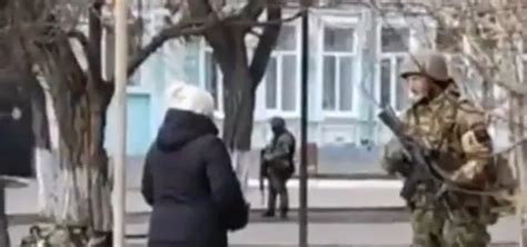 Ukraynalı Kadın Rus Askerine Yanıtı Sosyal Medyayı Salladı Cebinize
