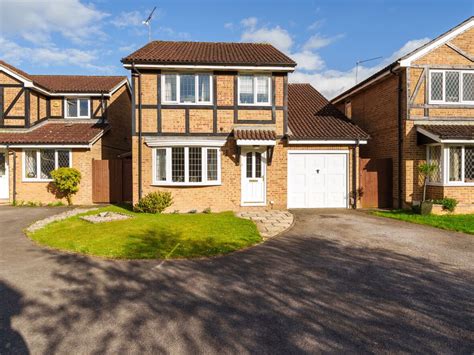 4 Bed Detached House For Sale In Grasmere Close Winnersh Wokingham