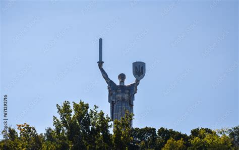 The Towering Mother Ukraine Statue In Kyiv Lost Its Hammer And Sickle