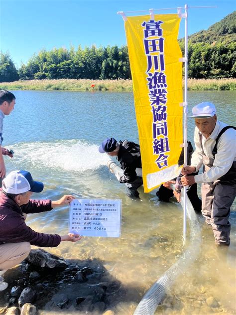親魚放流が各河川で行われています。 和歌山県内水面漁業協同組合連合会