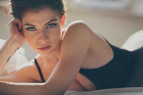 Sensual Gaze Wallpapers Images Photos Pictures Backgrounds