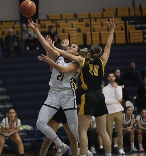 Kneb Am 960 Am 100 3 Fm Cougar Women Pick Up Weekend Wins Over Lccc