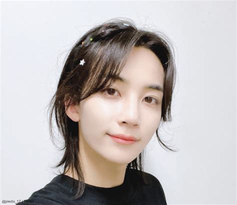 「完成品を見せてもらえなかった」 seventeen ジョンハン、会社への不満をあらわに！ デザインまで参加したのに… どこまでもファン思いな