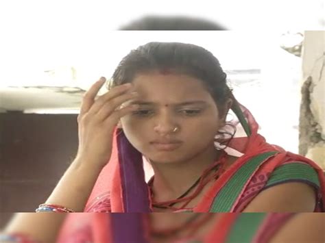 Woman Fight With Criminal To Save Her Husband And Brother In Law पति
