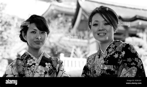 Japanische Traditionelle Dachspitze Schwarzweiß Stockfotos Und Bilder