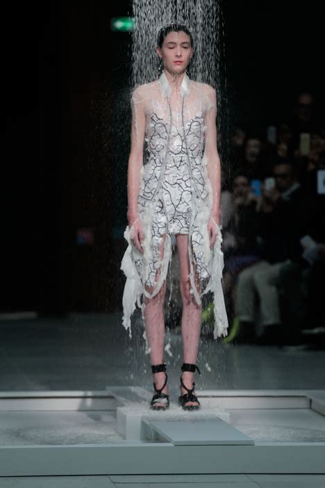 clothes dissolve on the catwalk at chalayan ss16 show