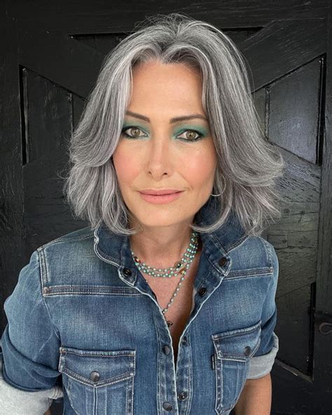 20 Hairstyles For Women Over 50 Valemoods Grey Hair Looks Beautiful