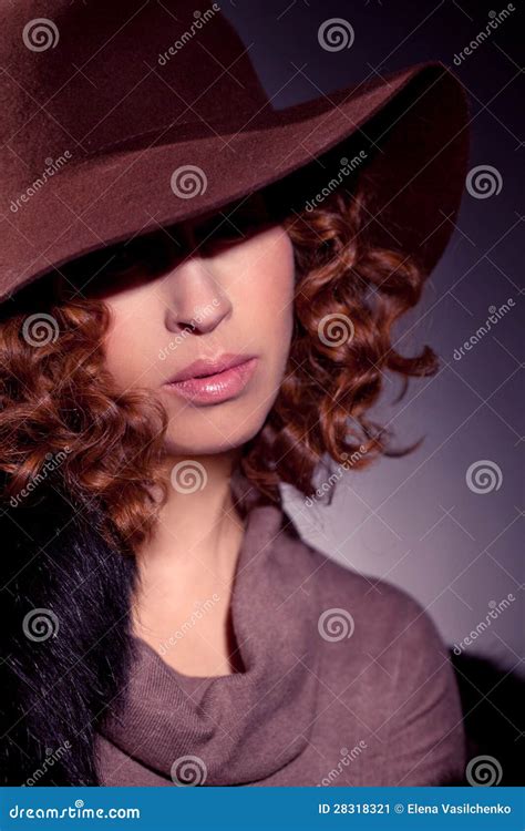 Donna Dai Capelli Rossi Immagine Stock Immagine Di Femmina 28318321