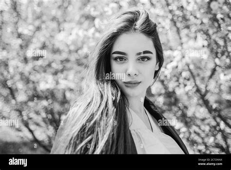 Fleur De Sakura Banque Dimages Noir Et Blanc Page 3 Alamy
