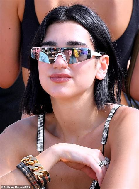 Glastonbury 2019 Dua Lipa Flashes Her Toned Abs In A Black String