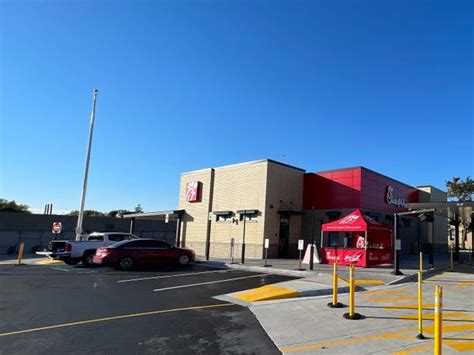 Chick Fil A Drive Thru Only Restaurant Photos Business Insider