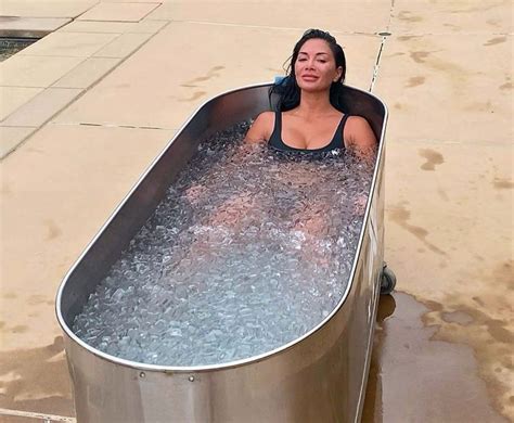 5 Things That Happen To Your Body In An Ice Bath Women Fitness